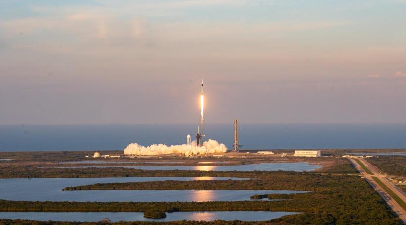 Despegó con éxito la misión de la NASA y SpaceX: ABC MUNDIAL desde el Centro Espacial Kennedy ...